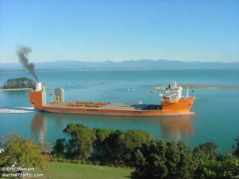 BLUE MARLIN 載荷重量 76,061t | Crane Vessels