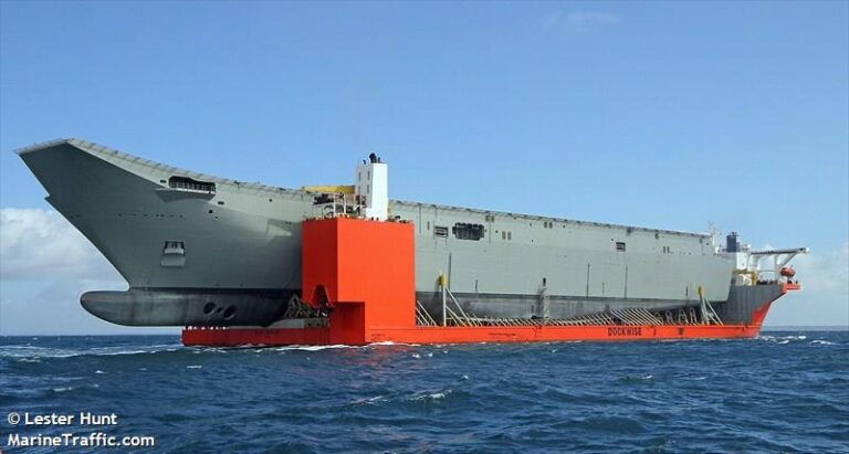 BLUE MARLIN 載荷重量 76,061t | Crane Vessels