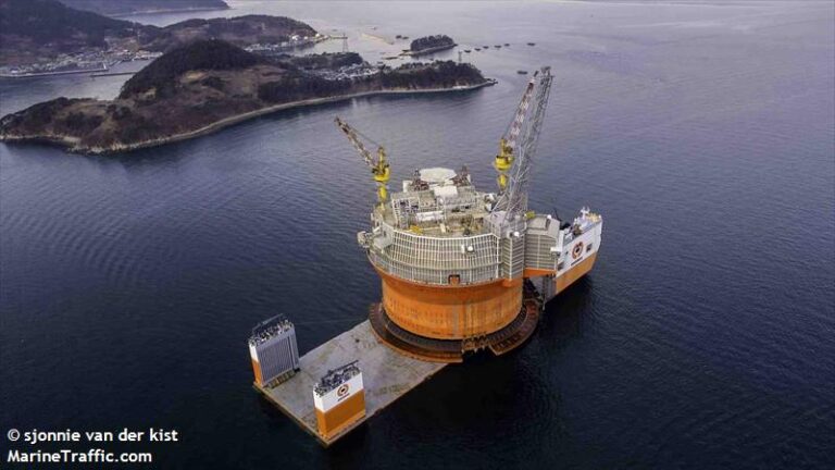 半潜水式運搬船 | Crane Vessels