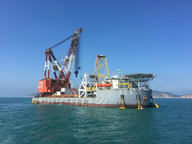 Hua Tian Long（华天龙） 4,000t吊 | Crane Vessels