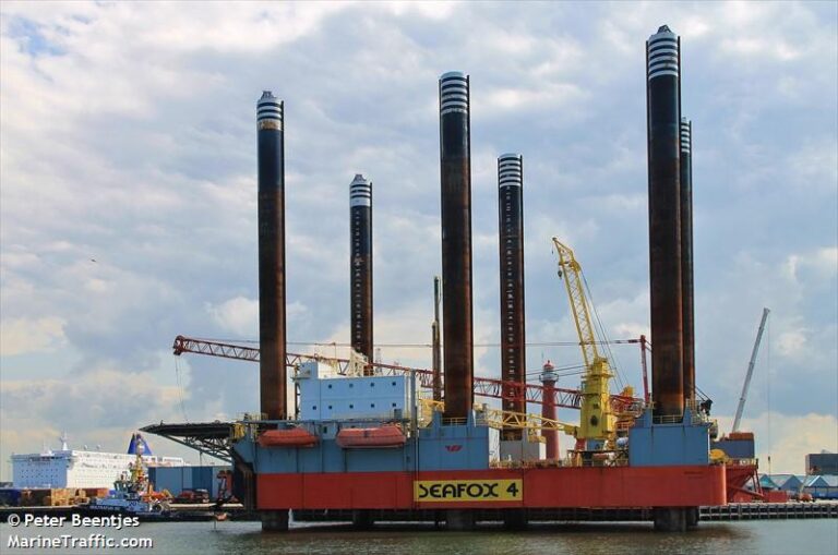 SEAFOX 4 300t吊 | Crane Vessels