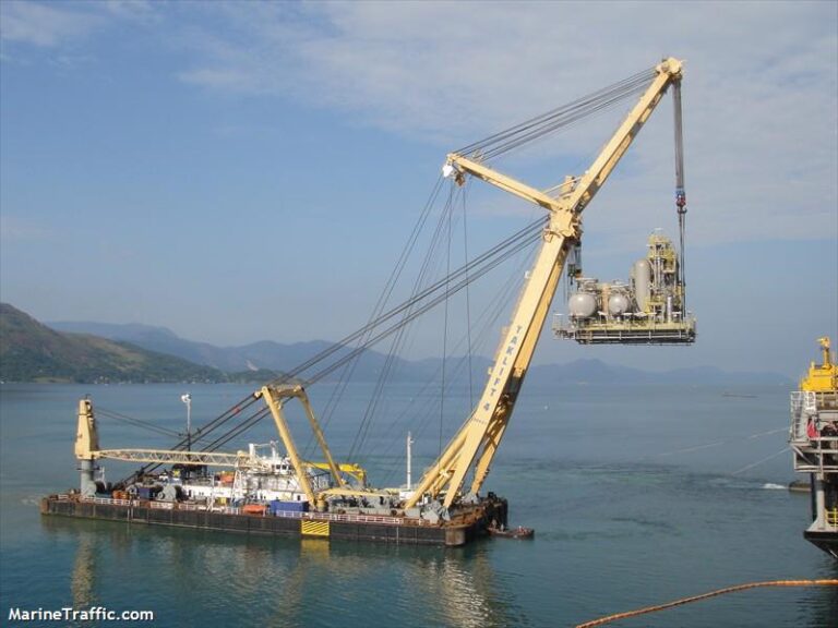 Taklift 4 2,200t吊 | Crane Vessels