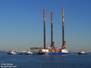 TERAS CONQUEST 1 180t吊×2基 | Crane Vessels