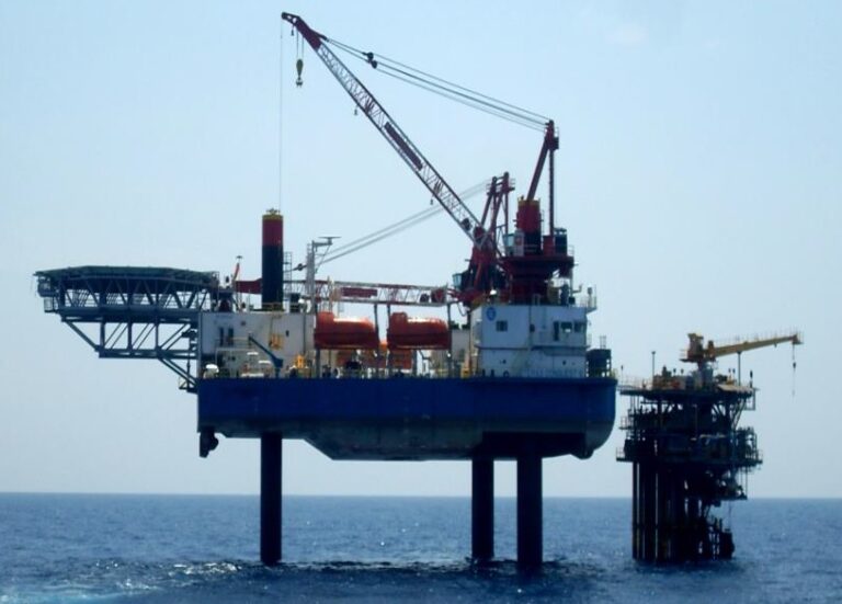 TERAS CONQUEST 6 250t吊×2基 | Crane Vessels