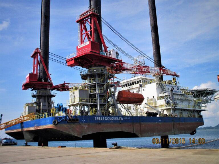 Teras Offshore Pte Ltd | Crane Vessels