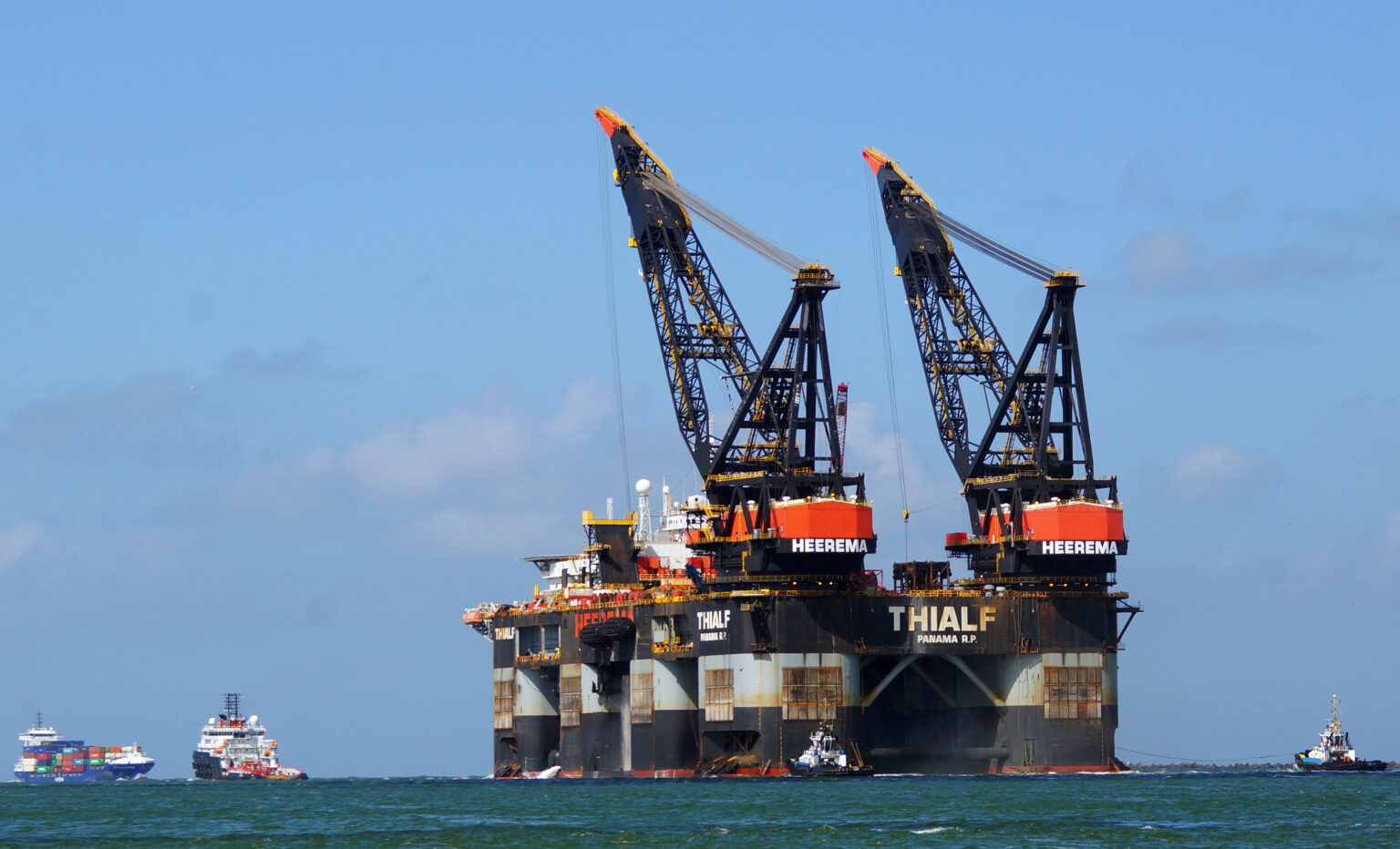 Thialf 14,200t吊 | Crane Vessels