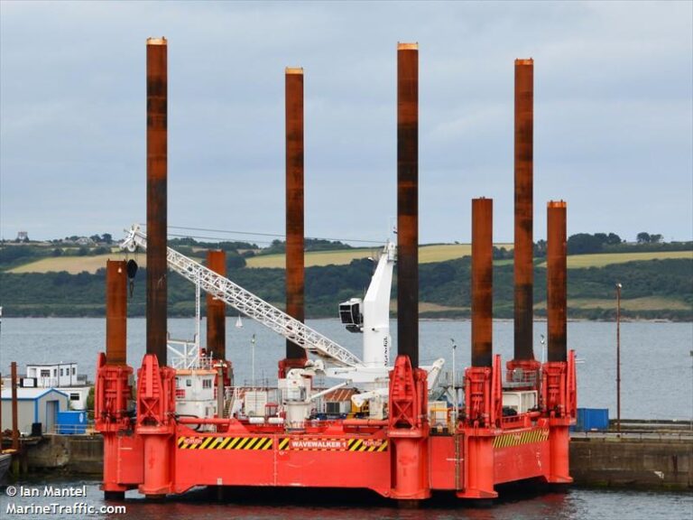 WAVEWALKER 1 93t吊 | Crane Vessels