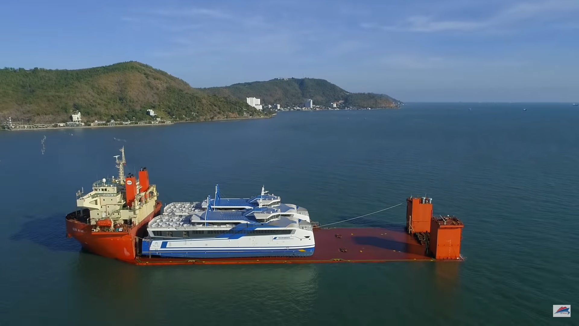 SUN RISE 載荷重量 24,629t | Crane Vessels