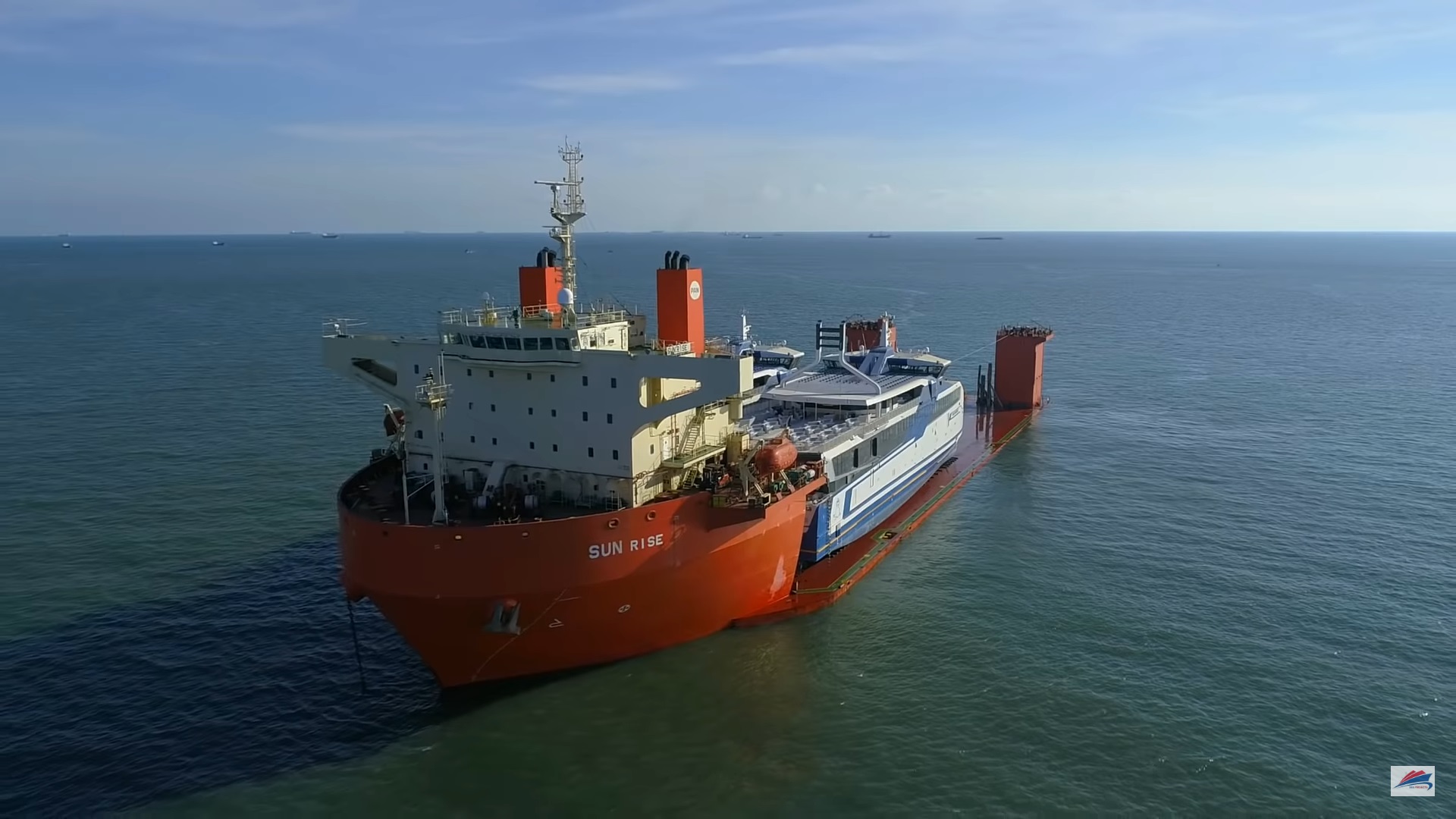 SUN RISE 載荷重量 24,629t | Crane Vessels
