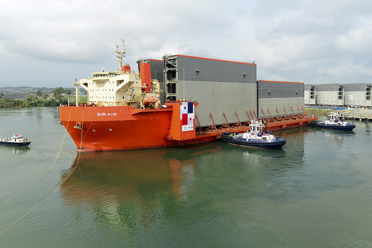 SUN RISE 載荷重量 24,629t | Crane Vessels