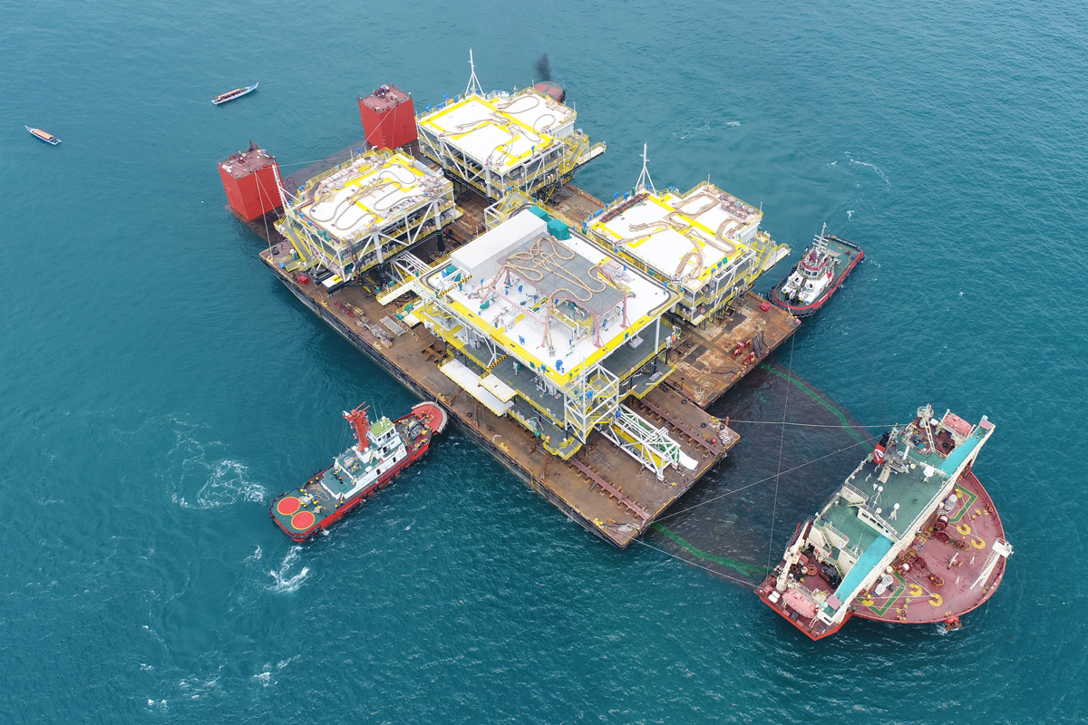 SUN SHINE 載荷重量 14,715t | Crane Vessels