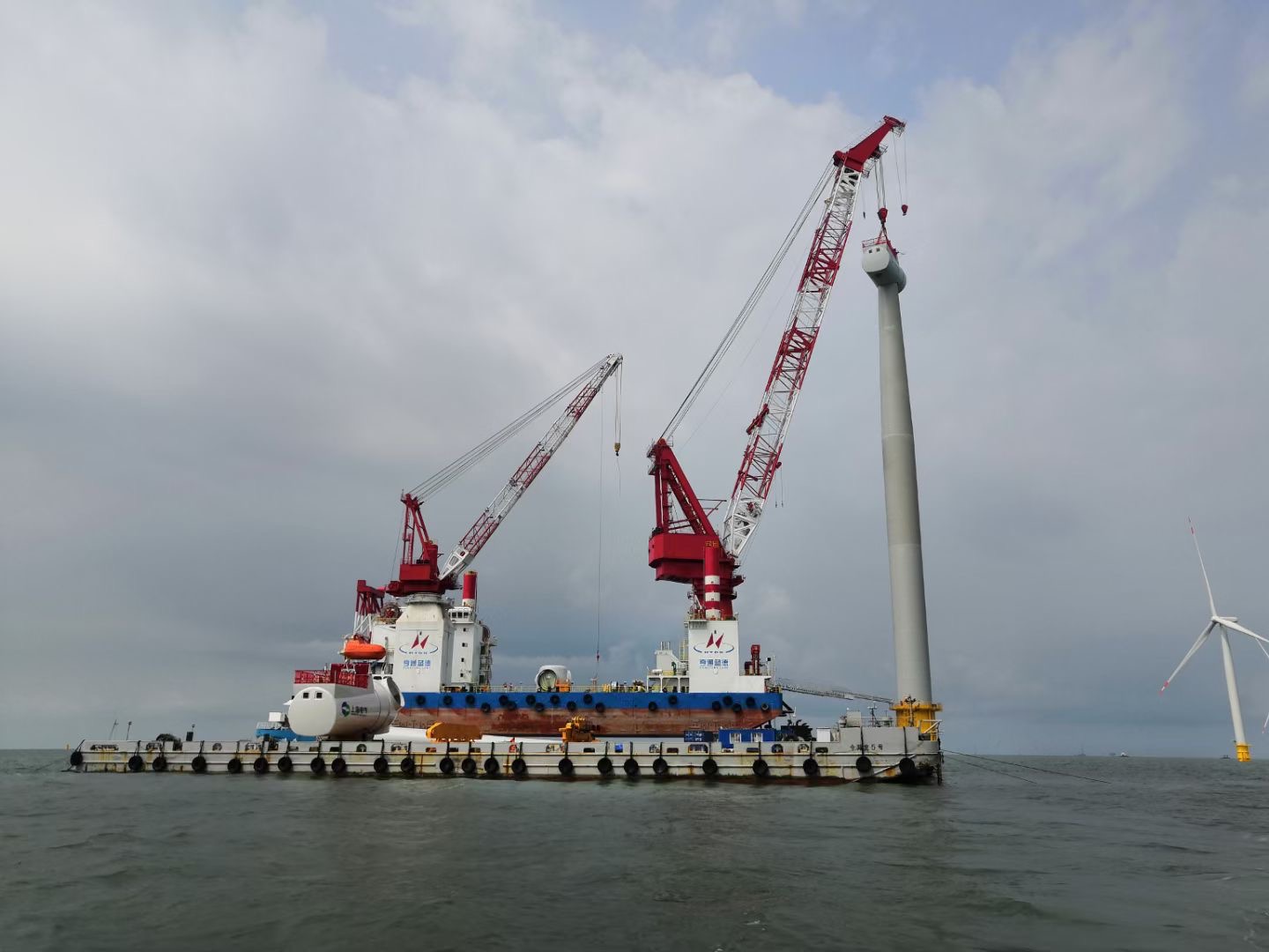 HENG TONG YI HANG（亨通一航） 650t吊 | Crane Vessels