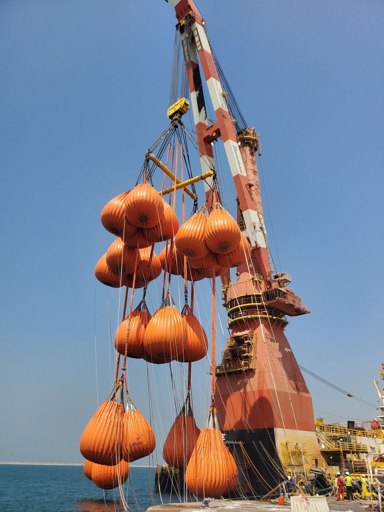 SEVEN CHAMPION 2,200t吊 | Crane Vessels